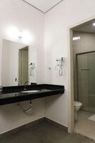 Quarto Quádruplo | Roupa de alta qualidade, Wi-fi grátis, roupa de cama fornecida