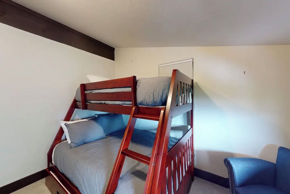 Nestled Btw Vail & Beaver Creek Resorts, Sleeps 27 People. Spectacular Views. - Avon, CO