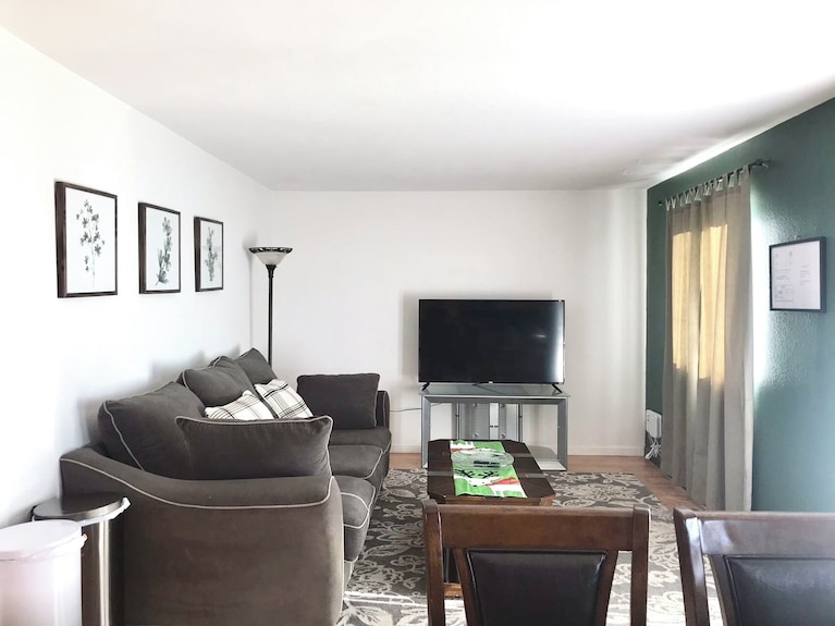 Welcome To Your Holiday House With 4 Bedrooms 2bathrooms - Aurora