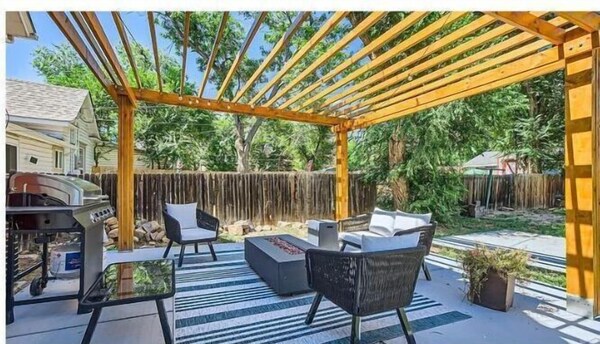 New Stunning 2-bedroom Apartment West Side Colorado Springs Old Colorado City - Colorado Springs, CO