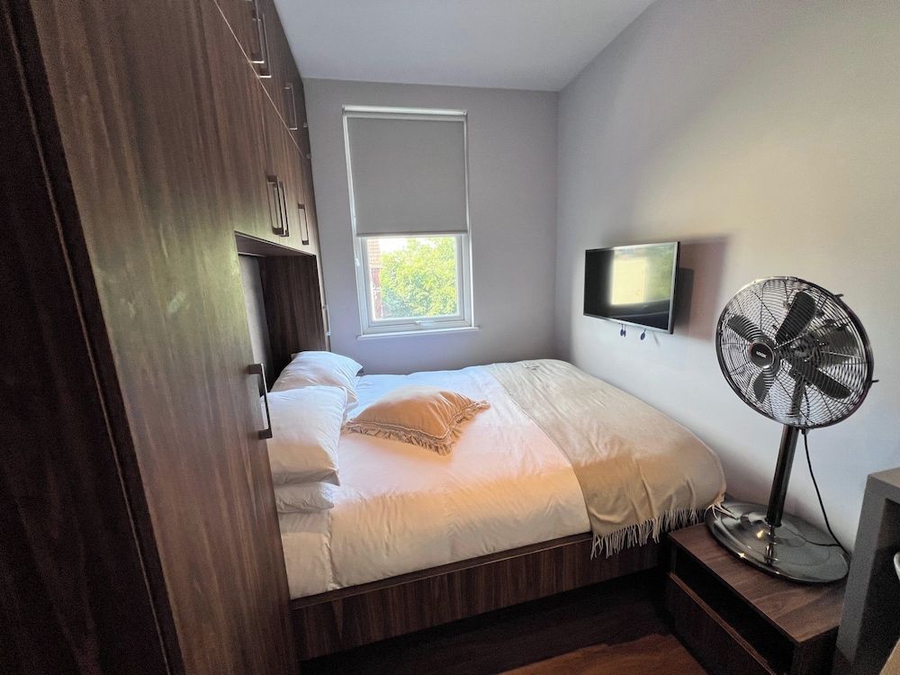 London Studio Retreat - Colney Hatch Lane - Cockfosters
