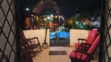 Quarto Clássico, vista para o pátio | Terraço/pátio interior