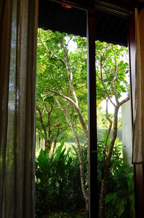 Quarto casal standard de uso individual, vista para o jardim | Escrivaninha, Wi-Fi de cortesia