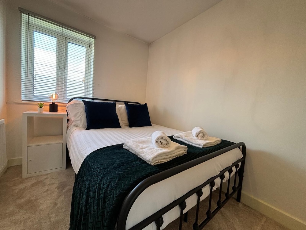 3 Bedroom Detached Home In Shrewsbury With Garden - 슈루즈베리