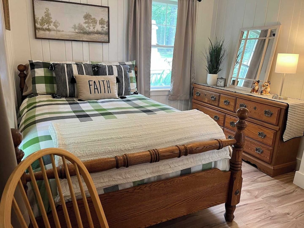 Forrest's Cabin and Vivian's Cabin - Two Cabins with Private Lakefront ...