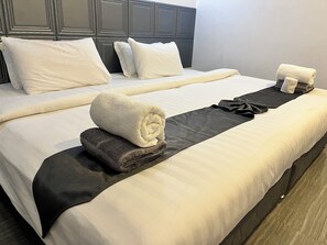 Quarto Duplo Deluxe, vista para o jardim | Cortinas/cortinados opacos, ferro/tábua de engomar, Wi-fi grátis 