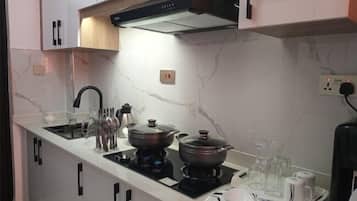 Estúdio Clássico | Cozinha privada | Um frigorífico, um micro-ondas, um forno, liquidificador