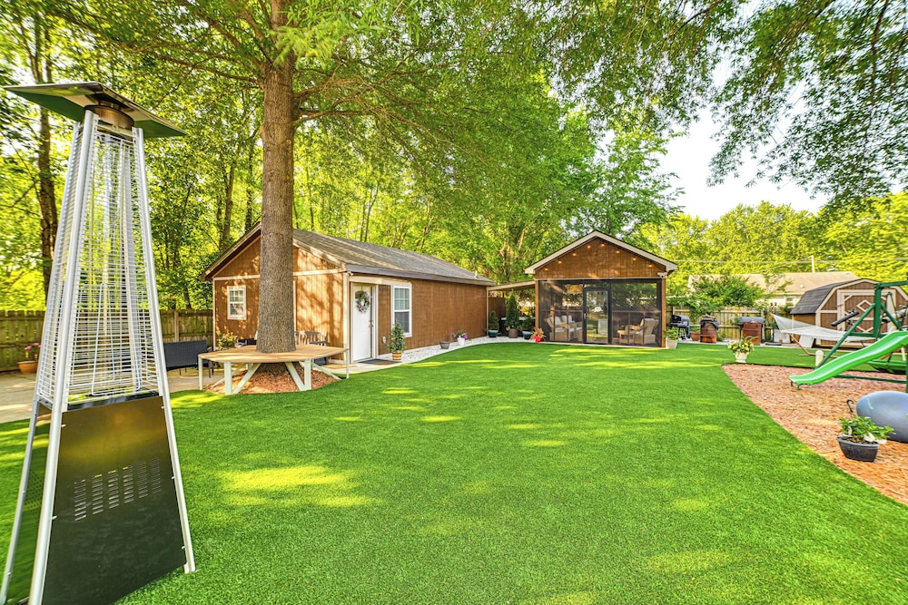 Home W/ Hot Tub, Playset & Grills In Clarksville! - Clarksville, TN