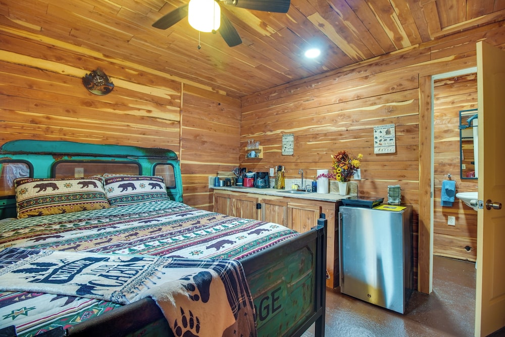 Fish, Hike & More: Ozark Cabin On 300 Acres - Horsehead Lake, AR