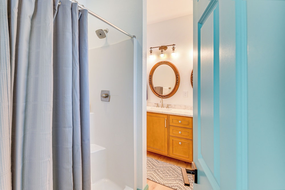 1 Mi To Dtwn Manteo: Dog-friendly Home W/ Deck - Manteo, NC