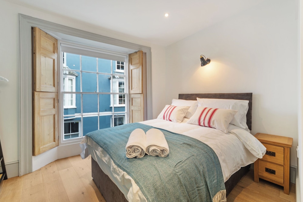 Windermere House - Sea Views, Town Centre - Tenby