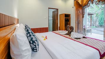 Quarto luxo, 1 cama Queen | Escrivaninha, Wi-Fi de cortesia, roupa de cama