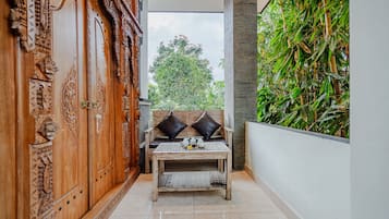 Quarto standard, sacada, vista para o pátio | Área de estar