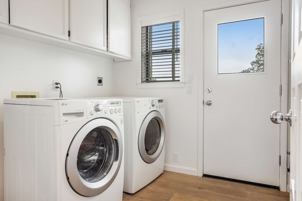 Modern Sonoma Home W Private Pool - Valley Vineyards - Healdsburg, CA