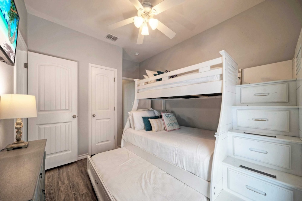 Carpe Beach Bum Avantstay Resort Pool+by Beach - Port Aransas, TX