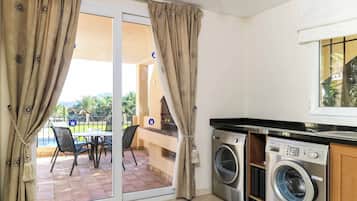 Vila (3 Bedrooms) | Parte interna