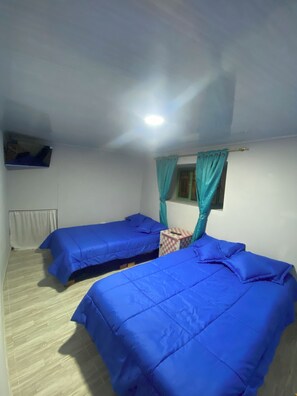 Secretária, Wi-fi grátis, roupa de cama fornecida 