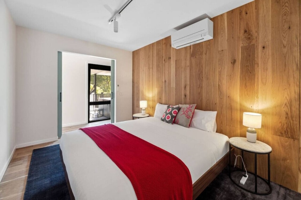 Penthouse With Private Spa, Cabana & Mountain Views - Warburton