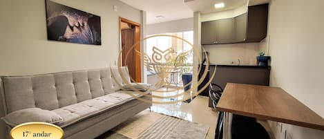 Apartamento superluxo | Área de estar | TV de tela plana 34 polegadas com canais digitais, filmes pagos