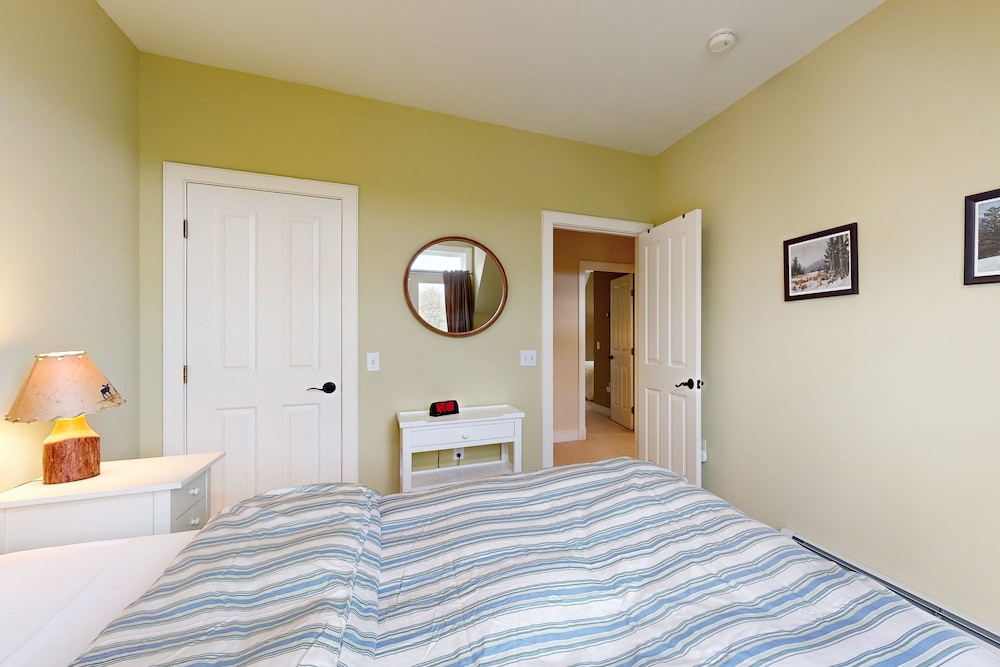 Mountainside Resort Condo, Hot Tub, Gas Fireplace, Bus To Slope, Wifi, W/d - Stratton, VT