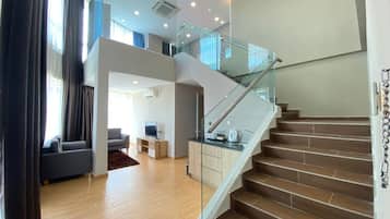 PREMIER DUPLEX | 1 quarto, secretária, quartos insonorizados, ferro/tábua de engomar
