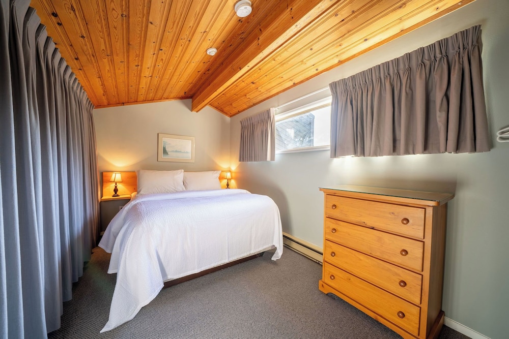 #206 Upper Beach View Suite At Shorewater Resort, Qualicum Beach - Vancouver Island
