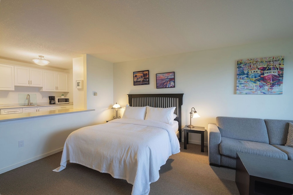 #221 Lower Beach View Suite At Shorewater Resort, Qualicum Beach - Vancouver Island
