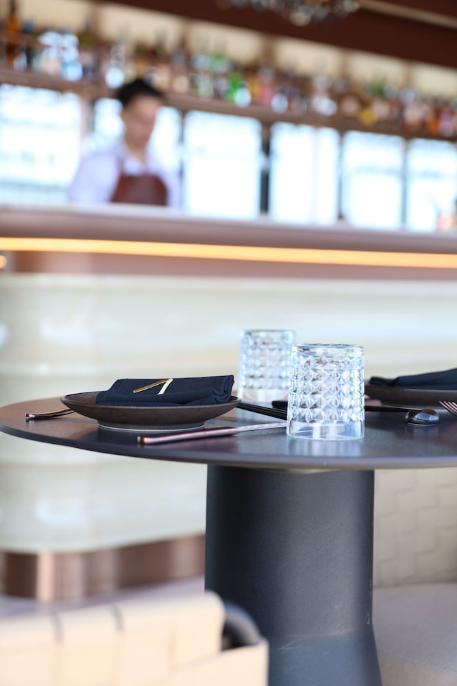 Luxury High Floor Suite Mercury Towers - Malte