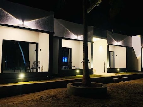 Fachada da propriedade. Mayekars Holiday Home