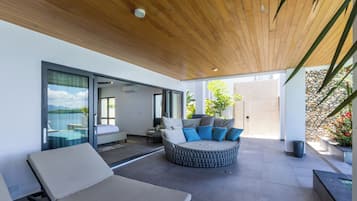 Vila superluxo, varanda, vista para o mar | 4 quartos, cofres nos quartos, individualmente decorados