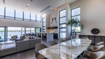 Vila superluxo, varanda, vista para o mar | Opções para refeição no quarto