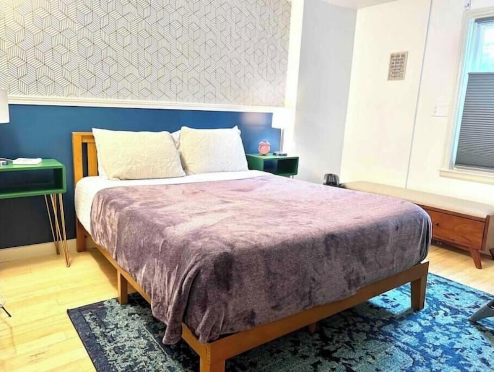 Private+beautiful Downtown Pad- Near Church St - Burlington, VT