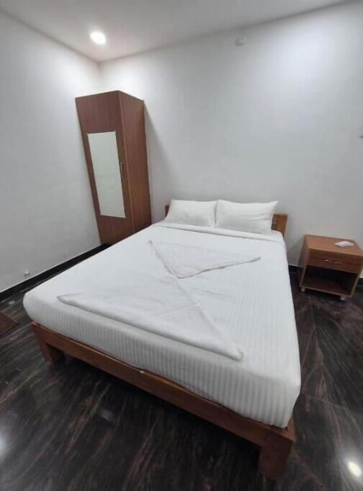 Cozy Apartment In Charming Dindigul With Ac/ Mymoon Service Apartment - Dindigul