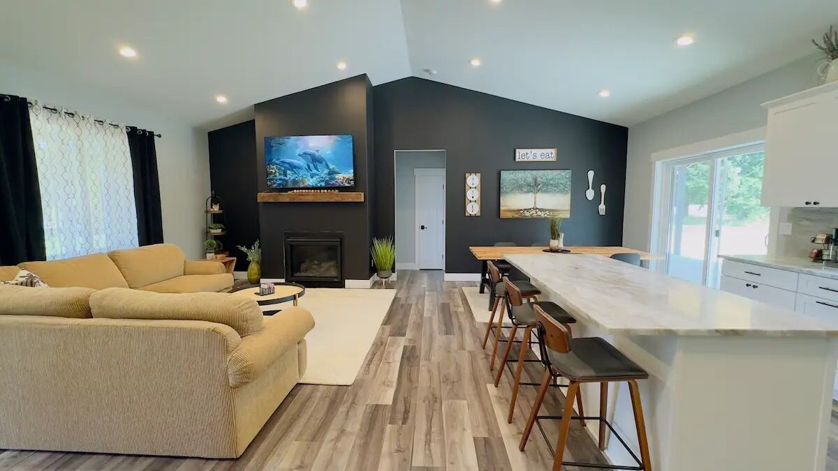Private Modern Home In The Quiet Countryside.  All The Conveniences Of Home With Covered Porch And Outdoor Seating. Lots Of Parking Too! - Lucky Eagle Casino & Hotel
