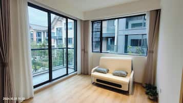 Suíte família, vista para o pátio | 3 quartos, roupas de cama de algodão egípcio, roupas de cama premium