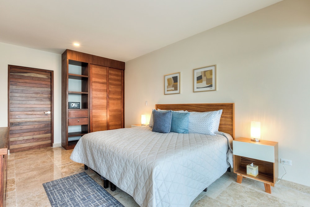 Charming 3-bedroom Apartment Facing The Beatiful Sea Of Isla Mujeres, - Isla Mujeres