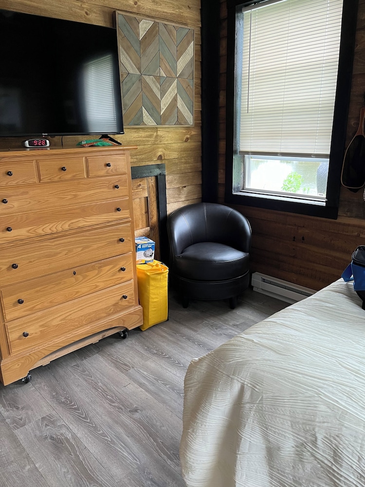 Nestled Along The Mettowee River This Charming 2-bedroom Cabin In Whitehall - Fair Haven, VT