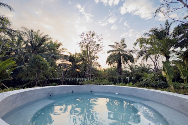 5 Bedrooms Private Pool Villa | Banheiro | Banheira e chuveiro separados, secador de cabelo, chinelos