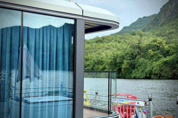 Quarto Familiar, vista para o rio | Secretária, Wi-fi grátis