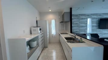 Casa | Cozinha privada | Geladeira grande, micro-ondas, cooktop, lava-louças