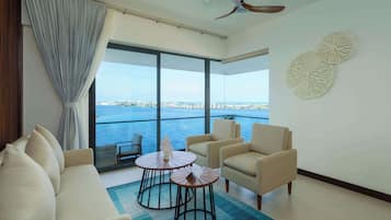 Suite Júnior, vista para o oceano | Roupa de alta qualidade, minibar, cofre no quarto, secretária