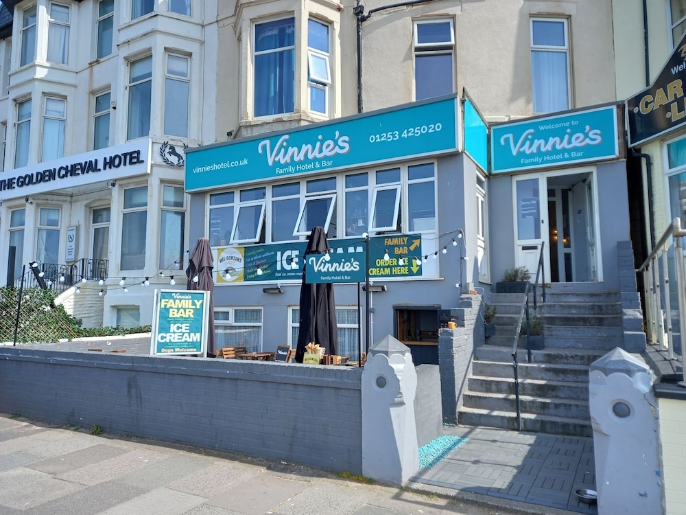 Vinnies Family Hotel - Lancashire