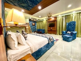 Escrivaninha, espaço de trabalho para notebook, Wi-Fi de cortesia