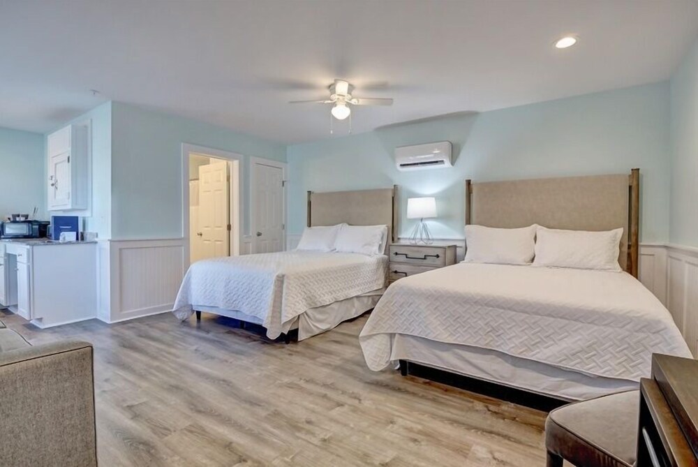 Loggerhead Inn & Suites - Two Queen Suite in hotel in Surf City, North ...