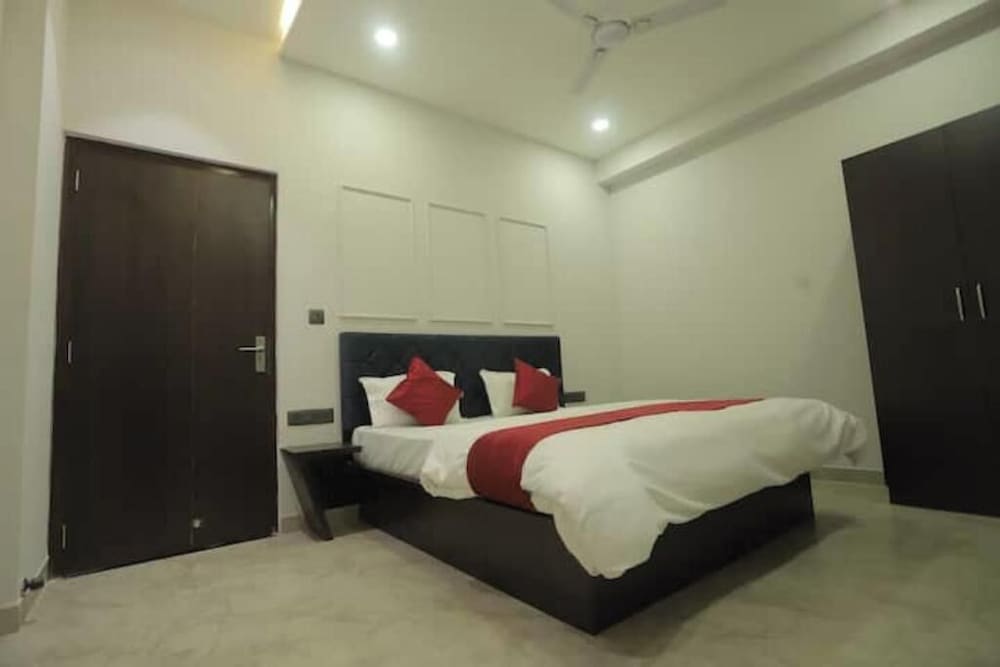 Earthen Bliss Luxury 2bhk Apt With Balcony - Gujarat