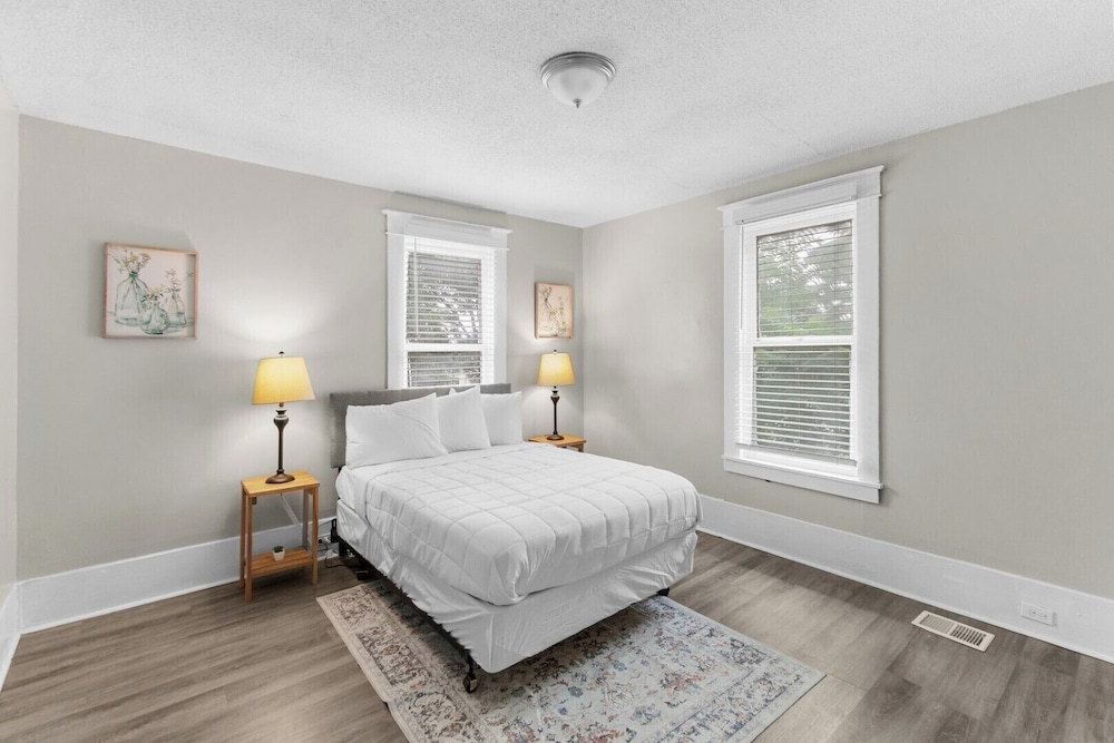 Ensley Highlands Hideaway - Birmingham, AL