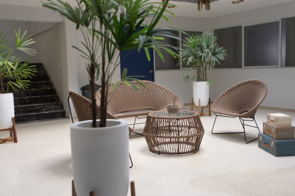 Apartamento superluxo, vista para a cidade | Cozinha privada | Frigobar, micro-ondas, cooktop, cafeteira/chaleira