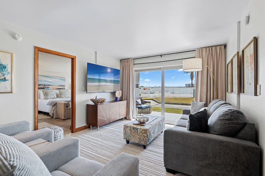 Regency Towers 102w | Oceanfront | Dog Friendly | Pensacola Beach | My Beach Getaways - Pensacola, FL