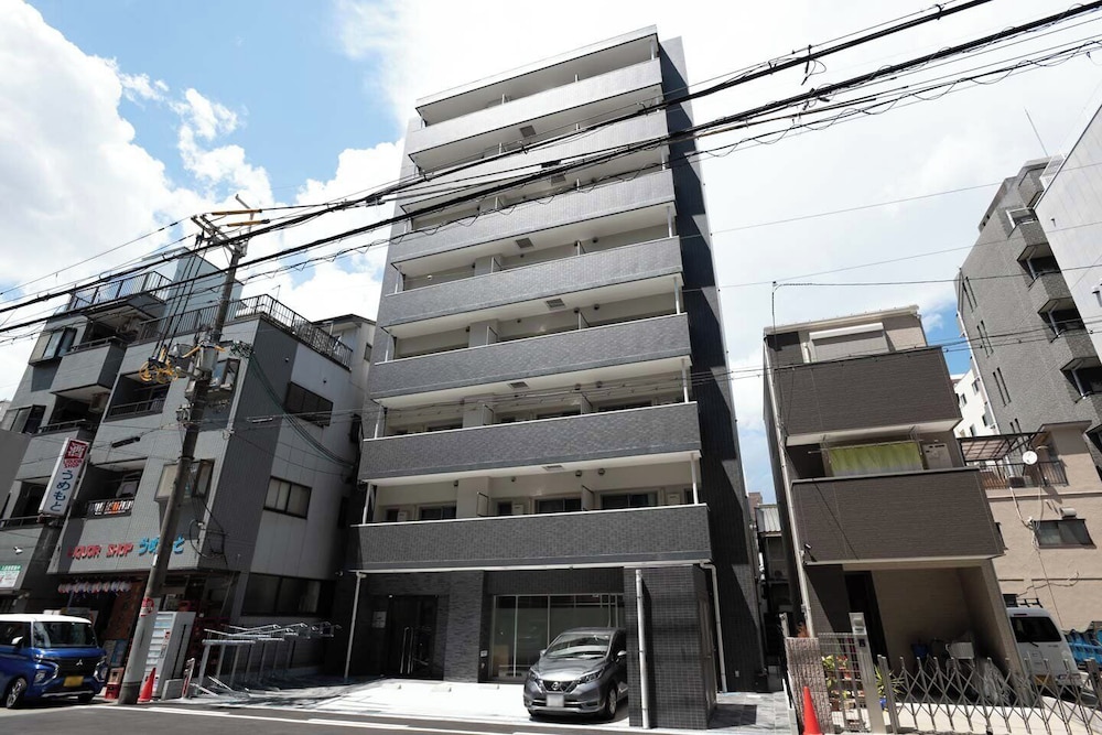 Art Shin-osaka West - Japón