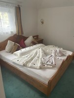 Cofre no quarto, cortinas/cortinados opacos, quartos insonorizados